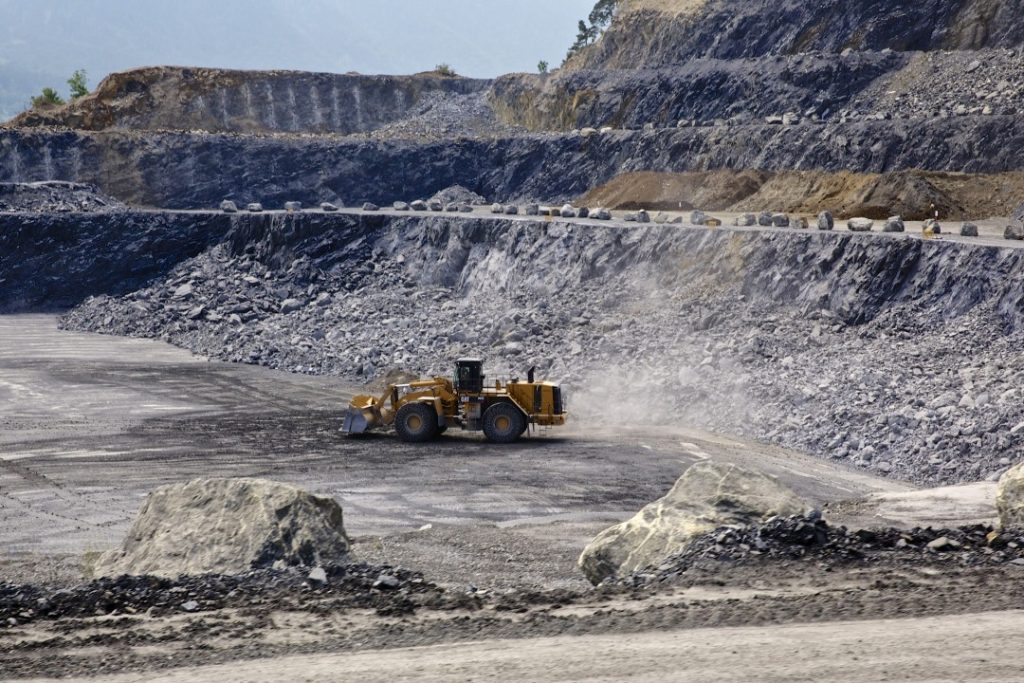 Holcim Argentina launches 100% electric mining truck – Royal White Cement